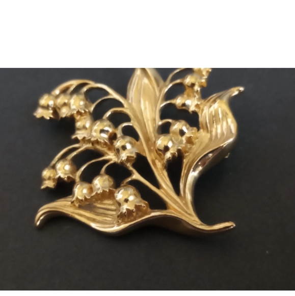 Avon | Jewelry | Vintage Avon Lily Of The Valley Birth Flower Brooch ...